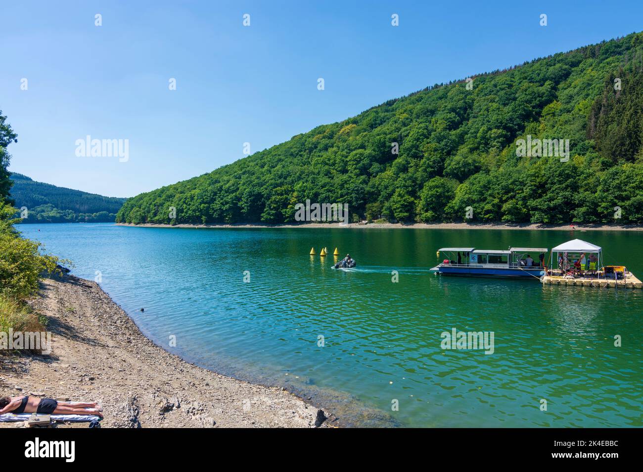 Esch-sur-Sûre (Esch-Sauer): beach at reservoir Upper Sure Lake (Lac de ...