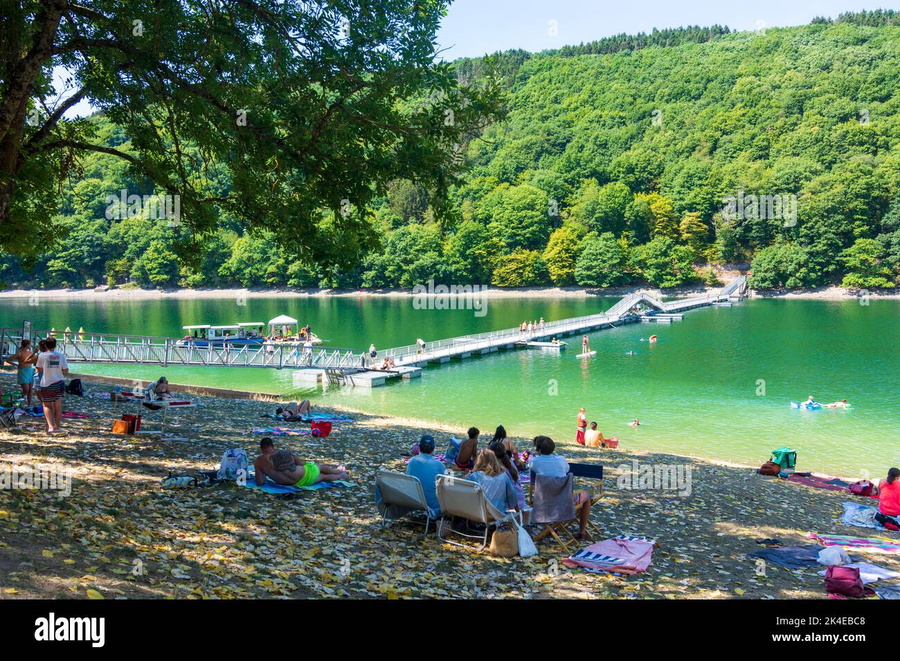 Esch-sur-Sûre (Esch-Sauer): beach at reservoir Upper Sure Lake (Lac de ...