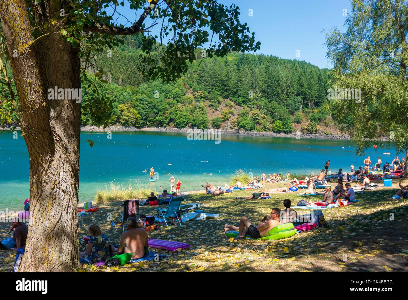 Esch-sur-Sûre (Esch-Sauer): beach at reservoir Upper Sure Lake (Lac de ...