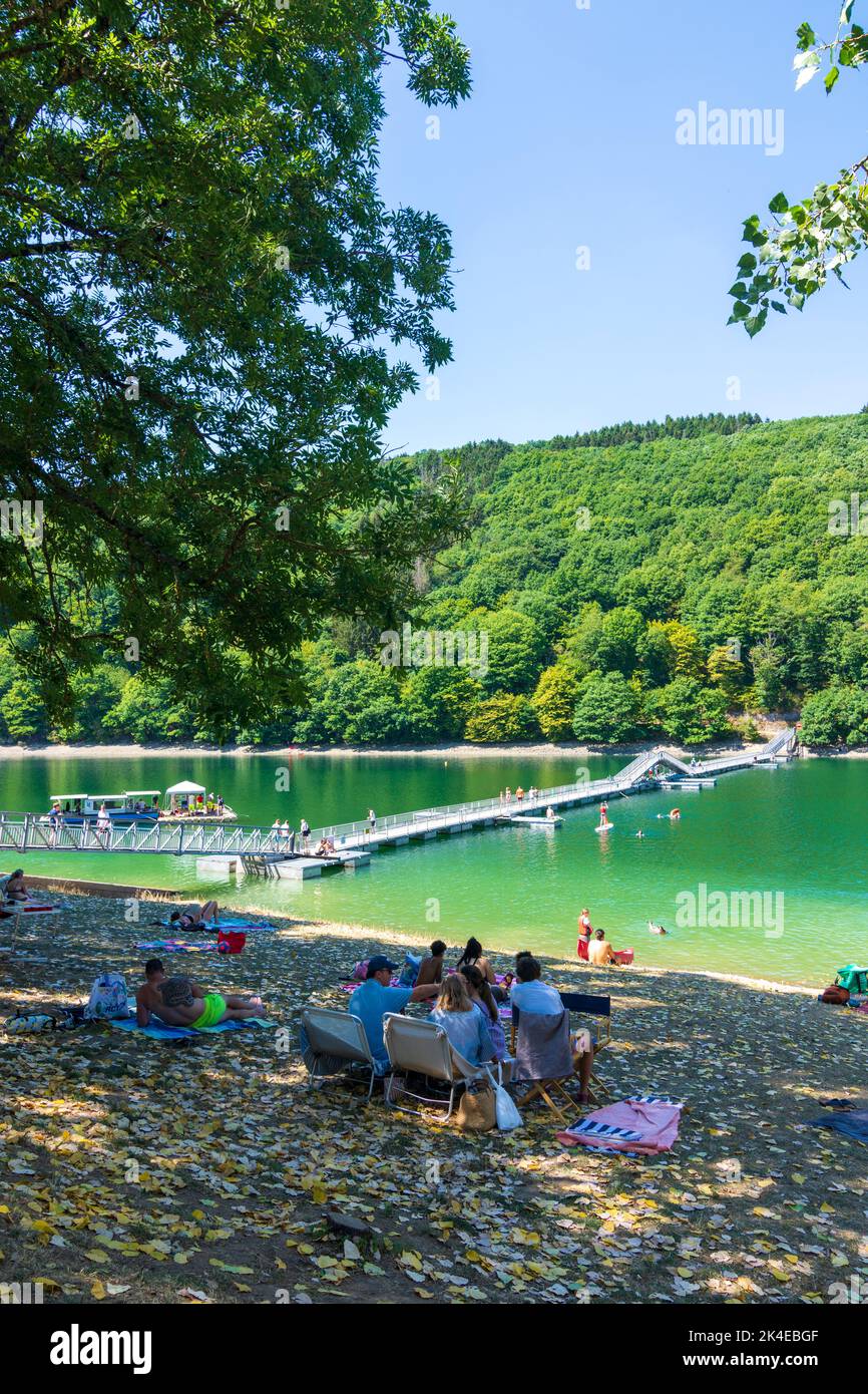 Esch-sur-Sûre (Esch-Sauer): beach at reservoir Upper Sure Lake (Lac de ...