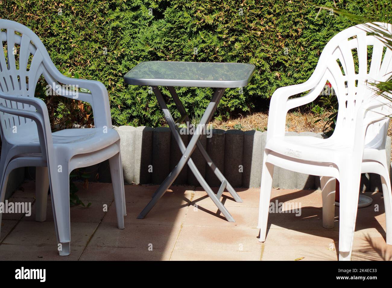 Porch house table chairs hi-res stock photography and images - Alamy