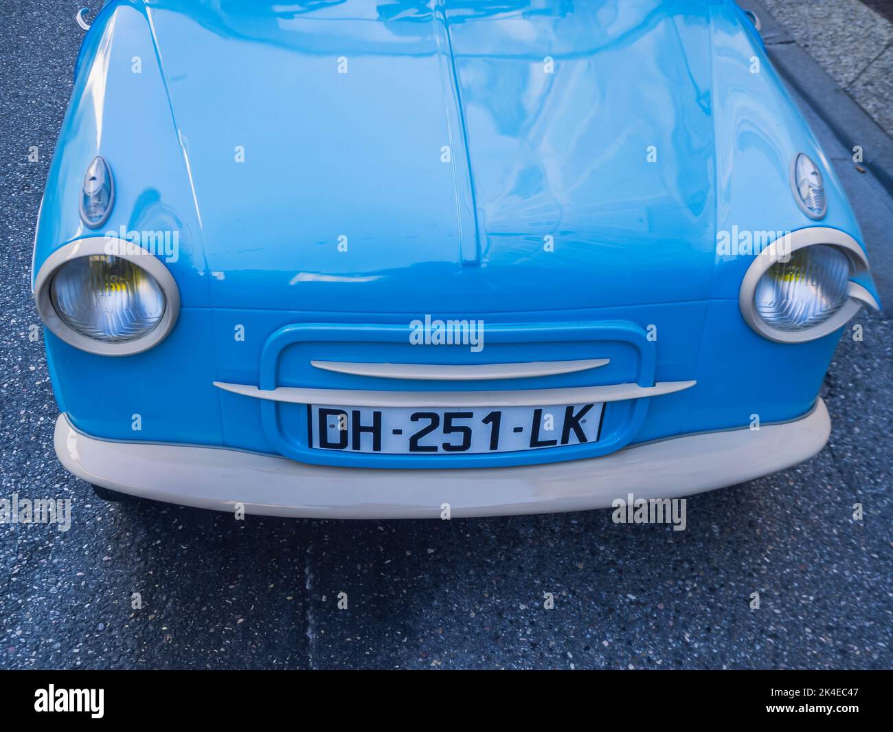 Vespa car hi-res stock photography and images - Alamy
