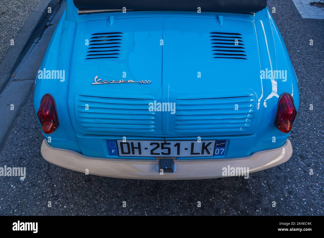 Vespa car hi-res stock photography and images - Alamy