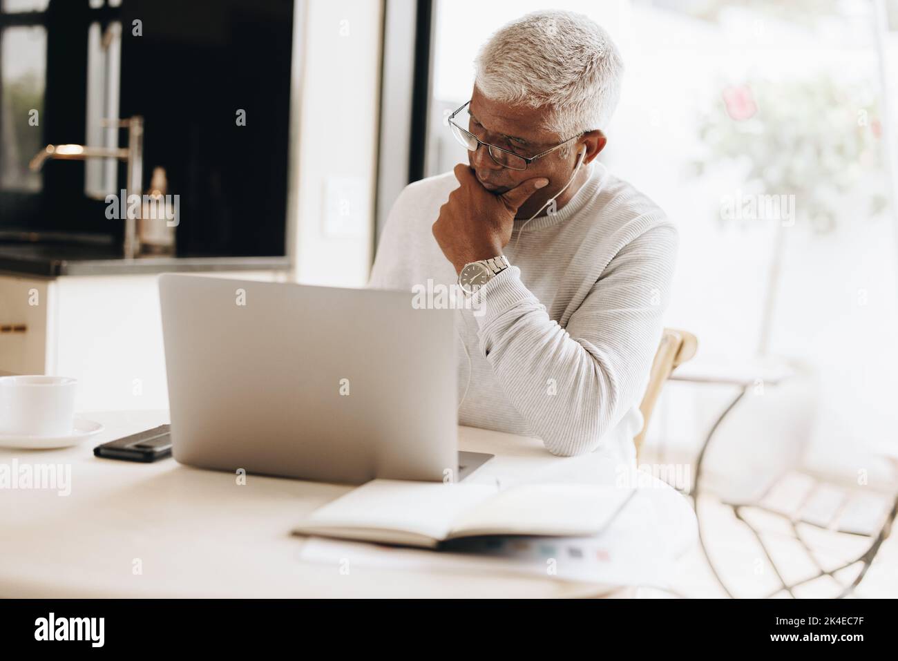 Senior businessman computer writing hi-res stock photography and images ...