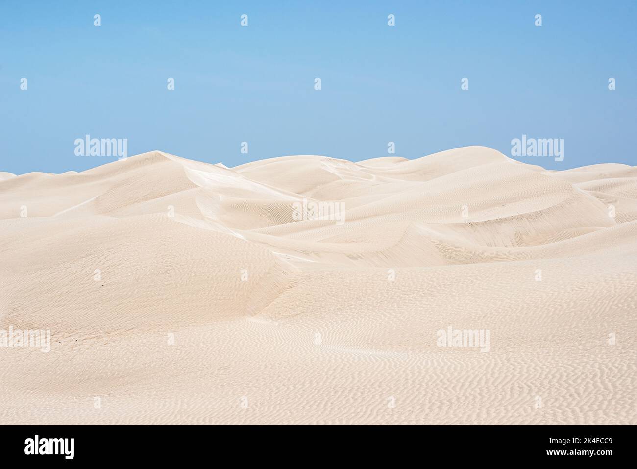 Blinding white Sugar Dunes near al-Khaluf, Oman Stock Photo - Alamy