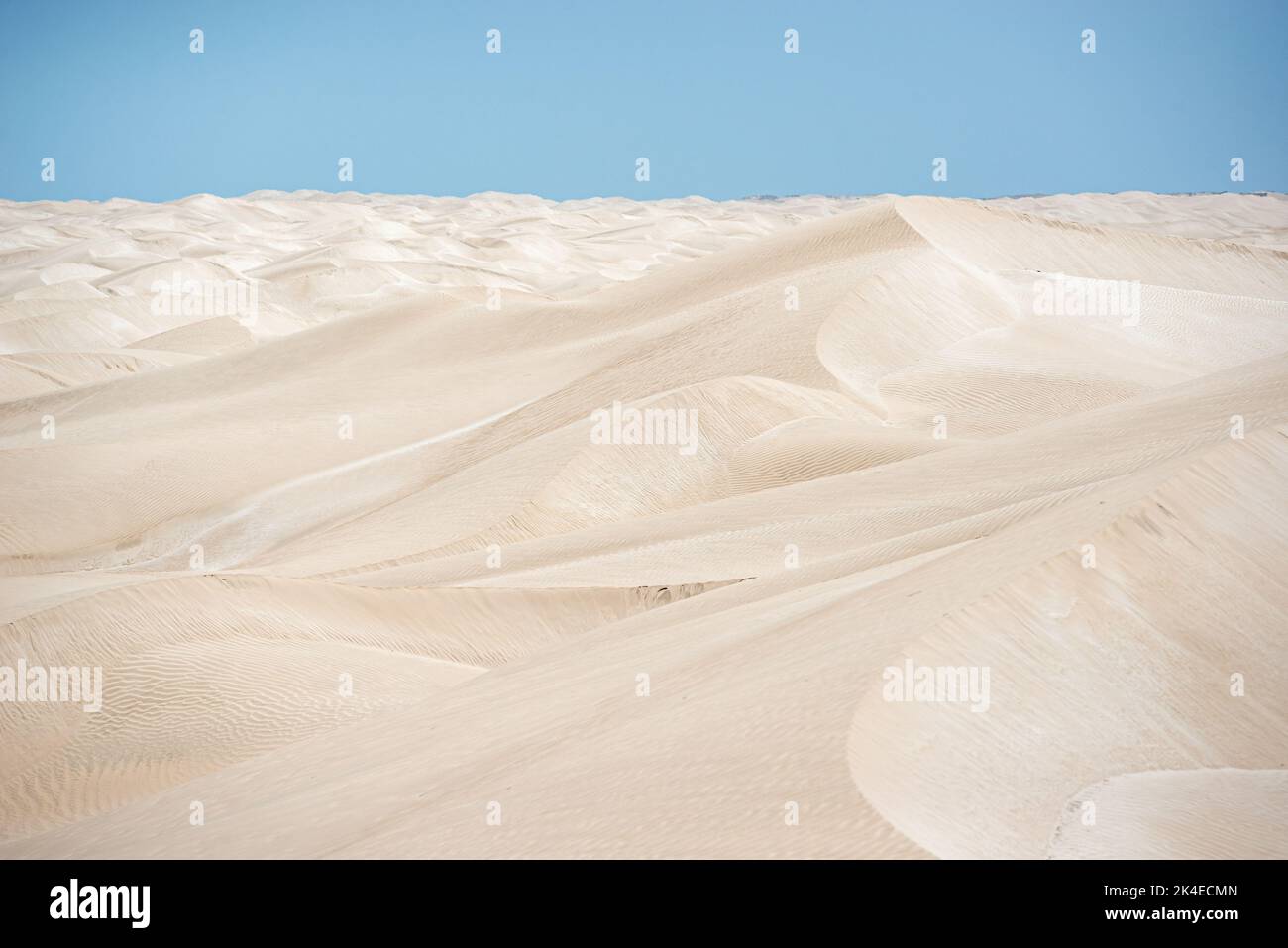 Blinding white Sugar Dunes near al-Khaluf, Oman Stock Photo - Alamy