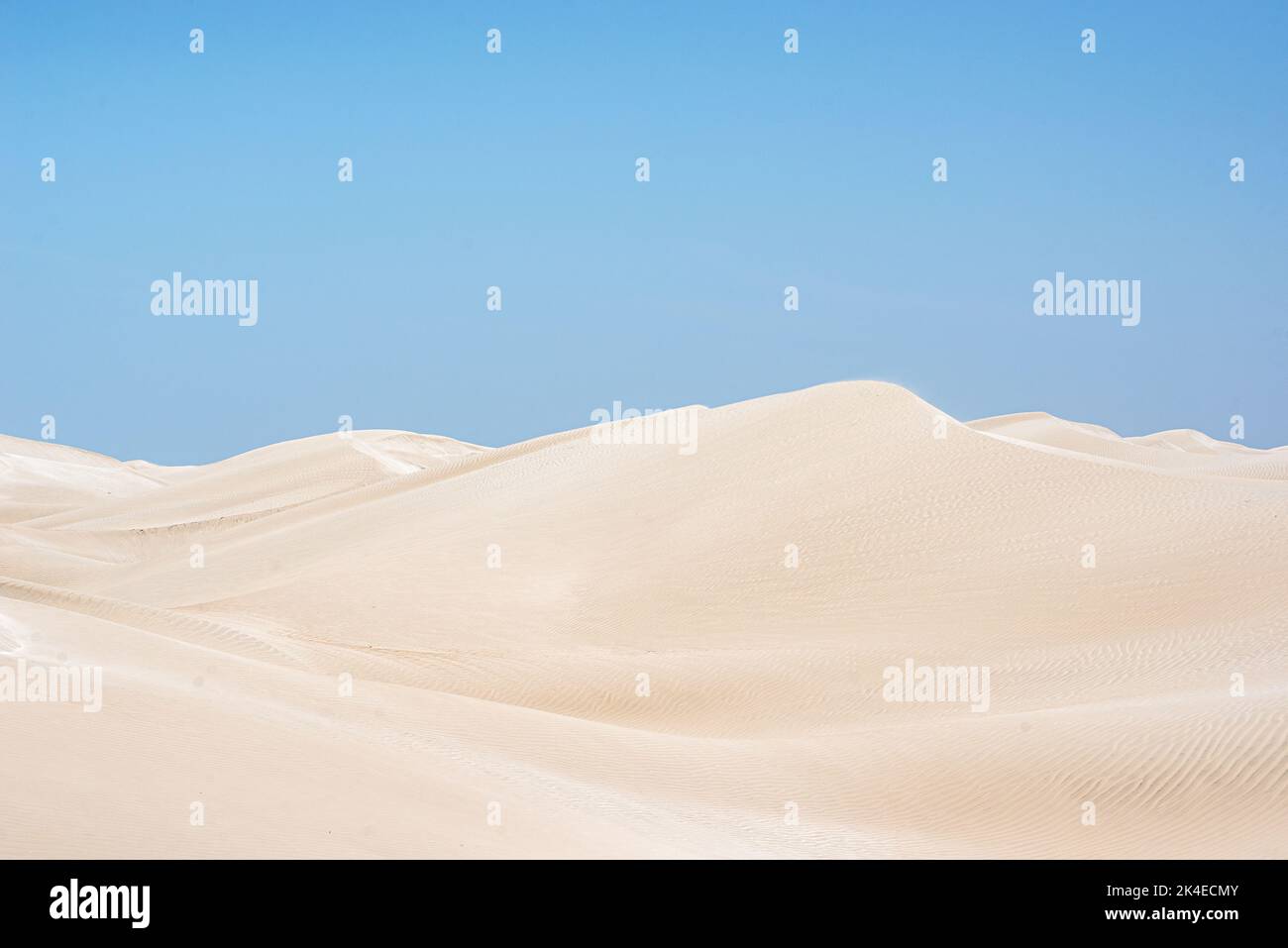 Blinding white Sugar Dunes near al-Khaluf, Oman Stock Photo - Alamy