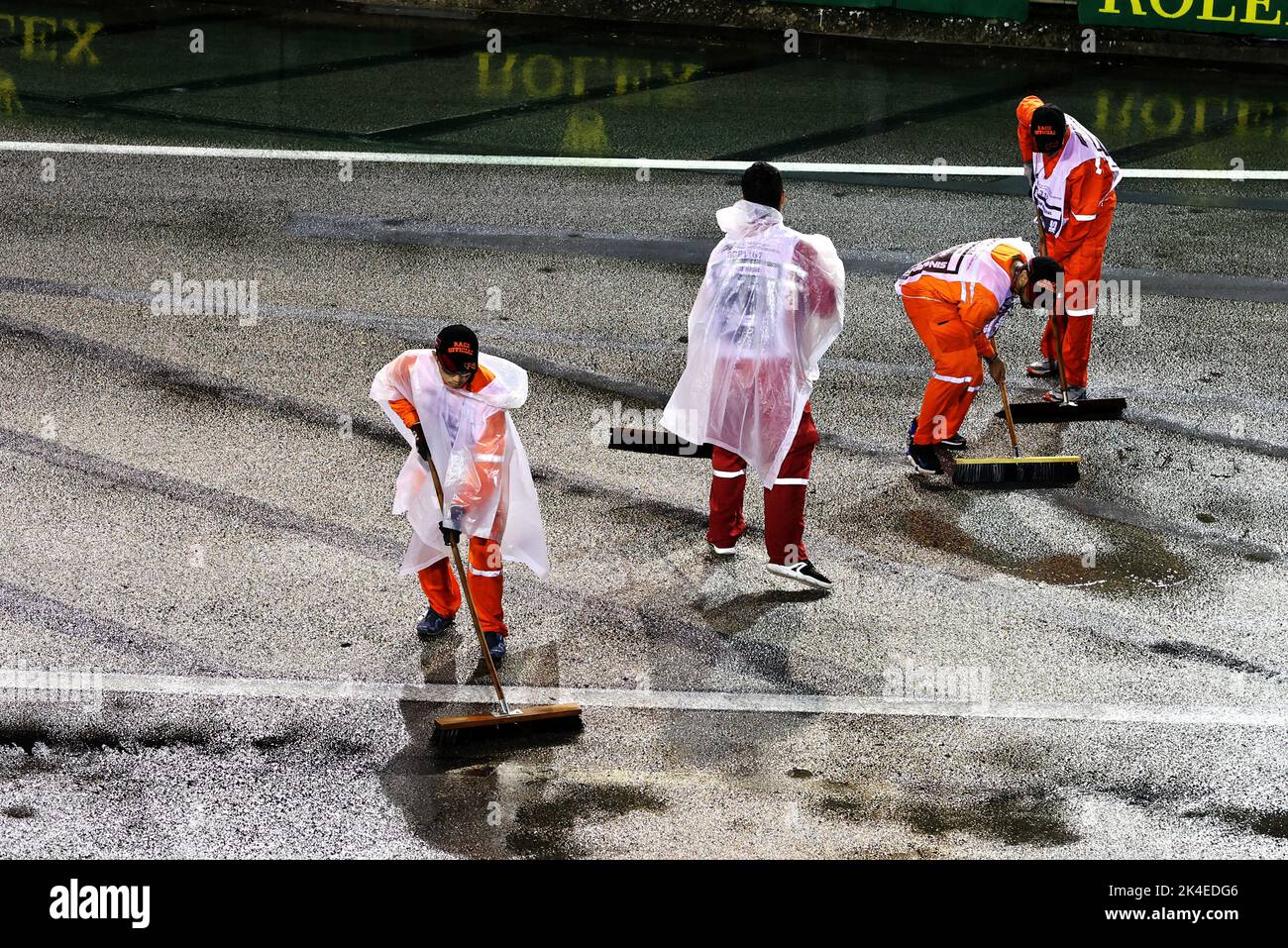 Singapore, Singapore. 02nd Oct, 2022. Circuit atmosphere - marshals sweep the circuit of rain ...