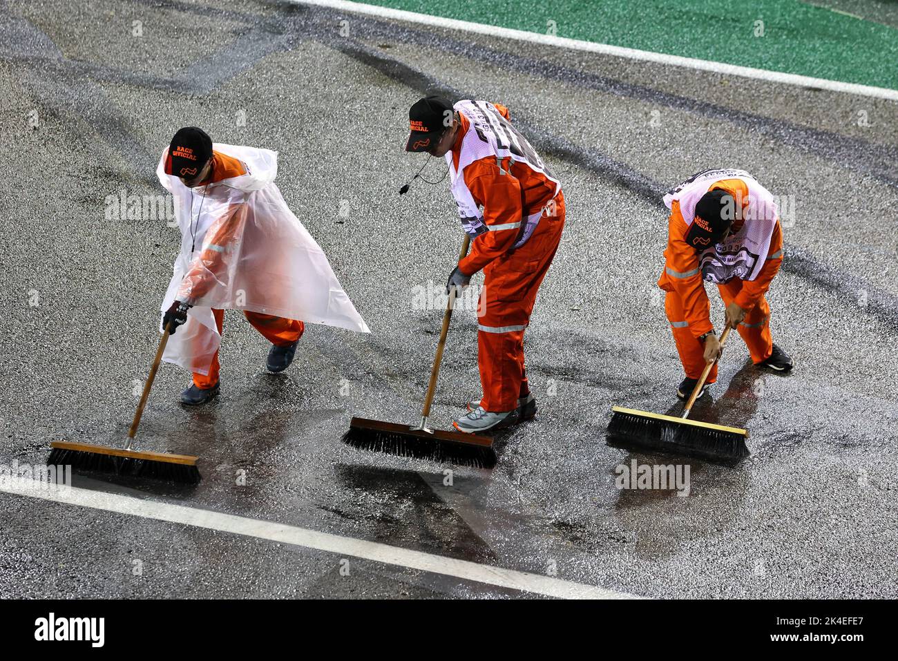Singapore, Singapore. 02nd Oct, 2022. Circuit atmosphere - marshals sweep the circuit of rain ...