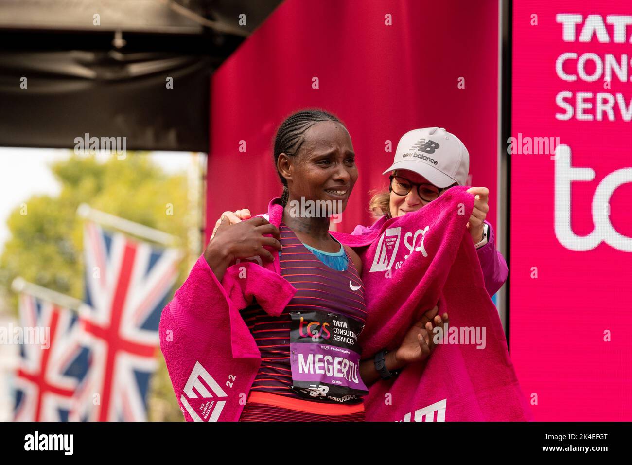 London, UK. 02nd Oct, 2022. Third of the Elite Womens Marathon Alemu ...