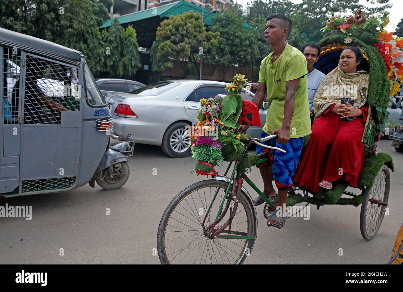 The rickshaw driver Milon made the nature-friendly rickshaw with love ...