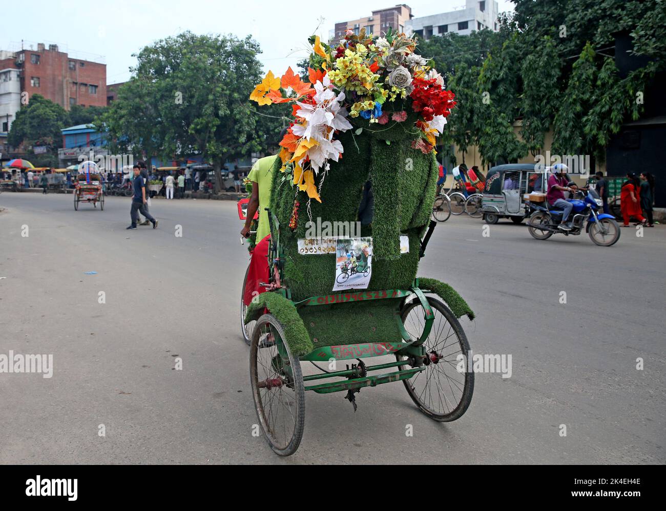 The rickshaw driver Milon made the nature-friendly rickshaw with love ...