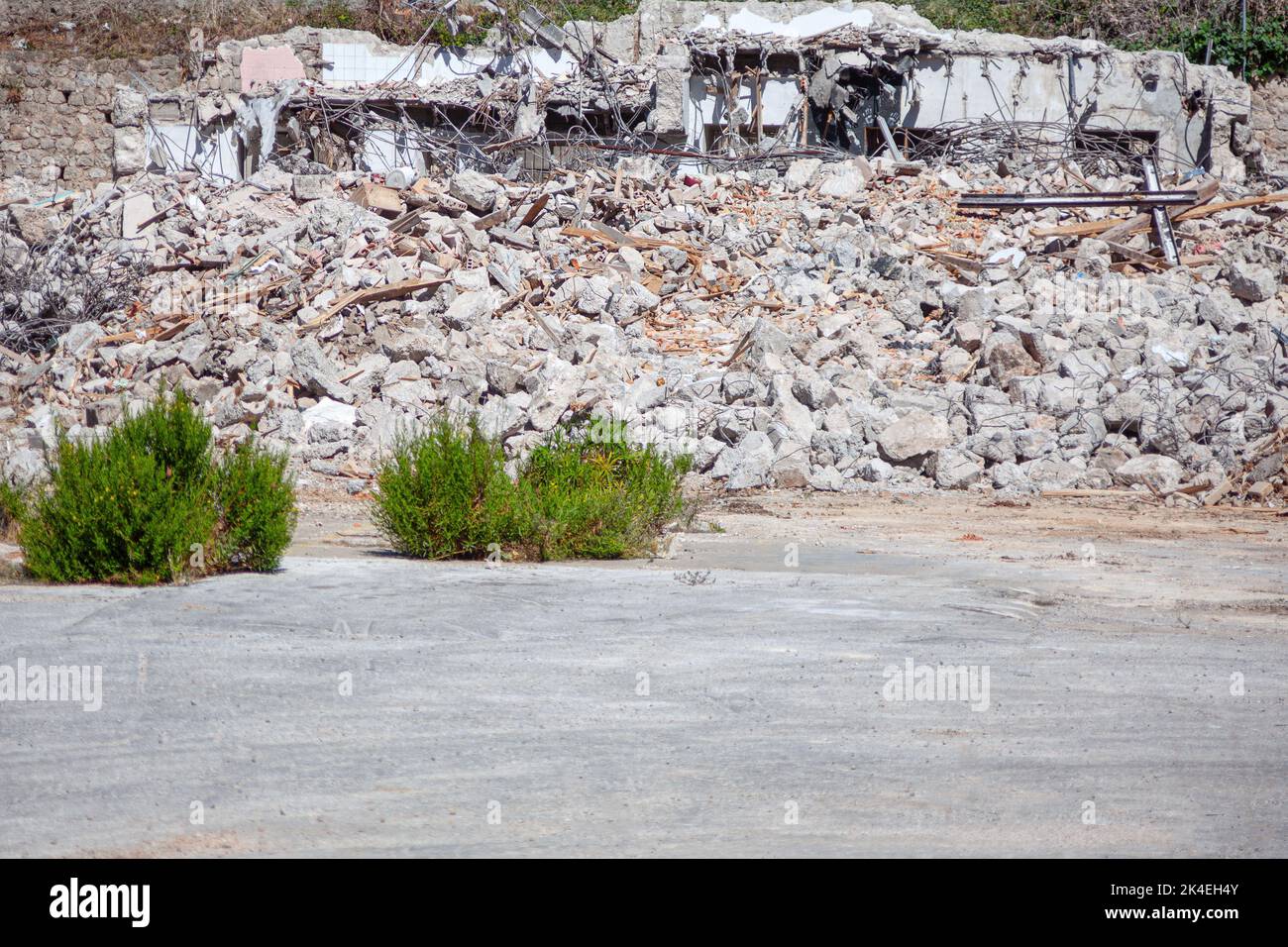 Ruins of demolished house . Ruined building Stock Photo - Alamy
