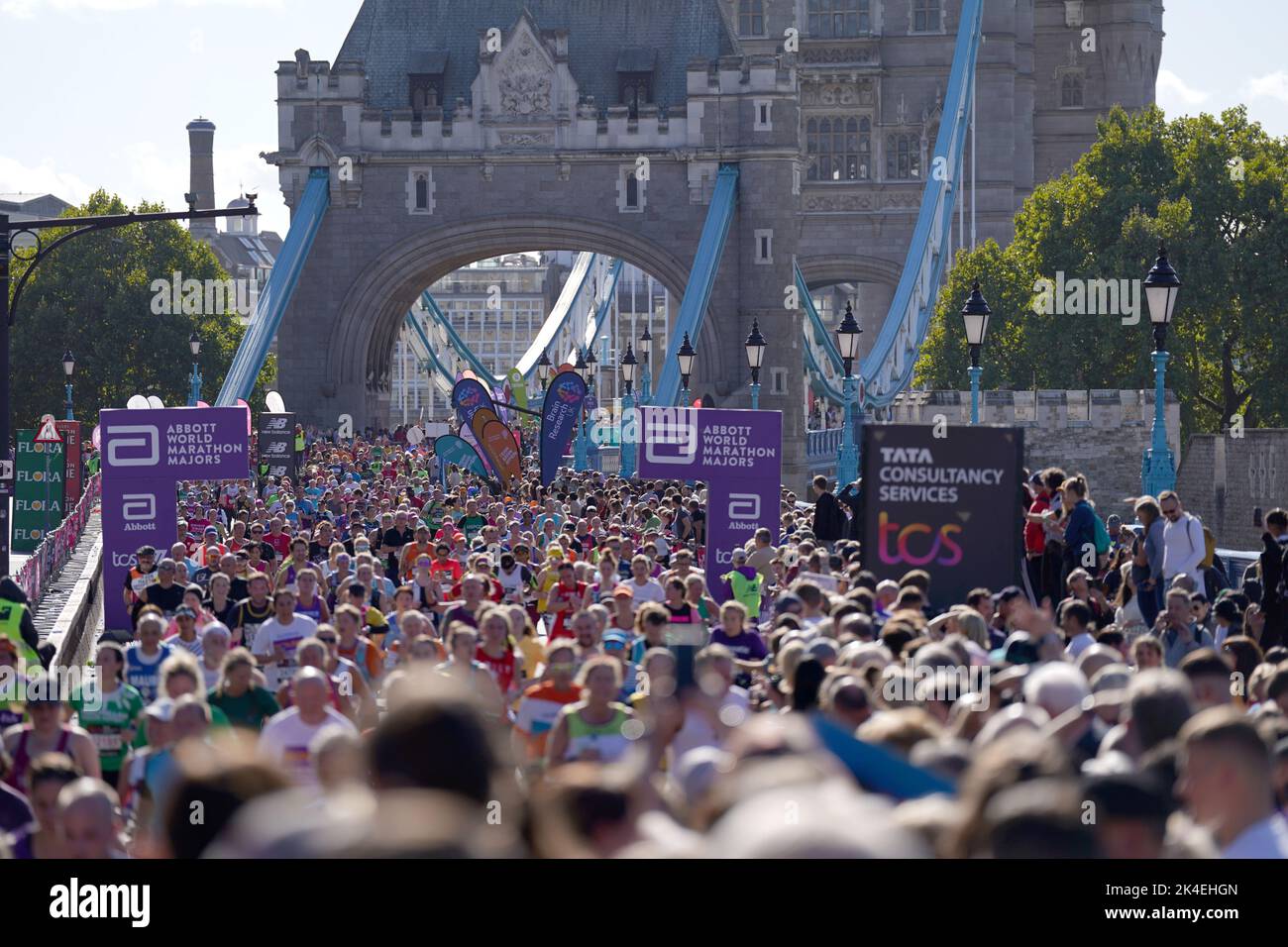 London marathon 2022 hi-res stock photography and images - Alamy