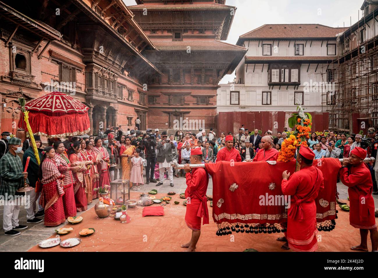 Kathmandu, Nepal. 02nd Oct, 2022. Nepalese Army soldiers carry Fulpati ...