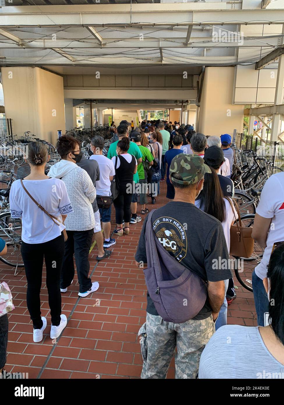 Japan mask queue hi-res stock photography and images - Alamy
