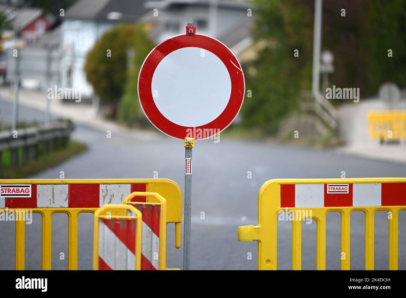 Lock roadblock roadblock hi-res stock photography and images - Alamy