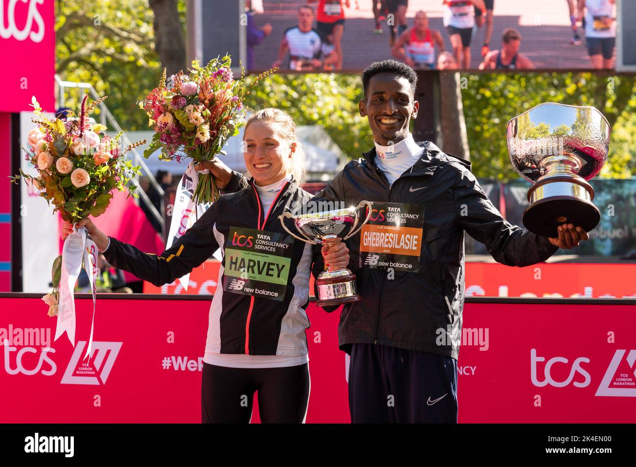 The fastest (GBR) athletes Weynay Ghebresilasie (GBR) and Rose Harvey ...