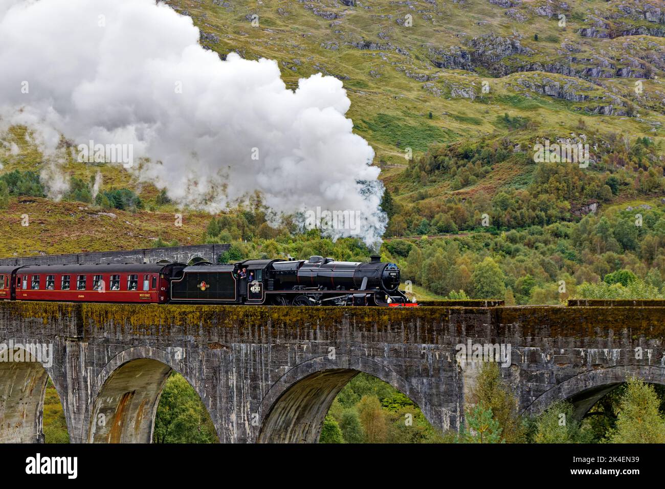 JACOBITE STEAM TRAIN GLENFINNAN VIADUCT SCOTLAND THE ENGINE ON THE ...