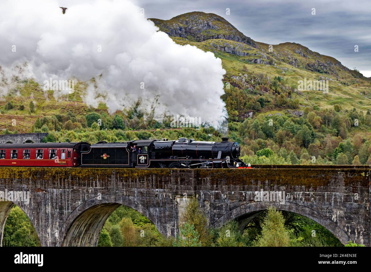 JACOBITE STEAM TRAIN GLENFINNAN VIADUCT SCOTLAND THE ENGINE ON THE ...