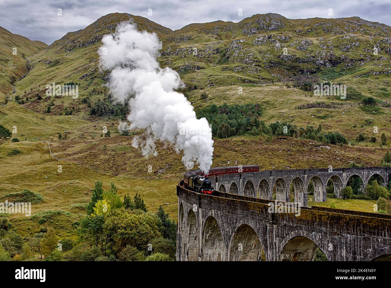 JACOBITE STEAM TRAIN GLENFINNAN VIADUCT SCOTLAND A LARGE PLUME OF STEAM ...