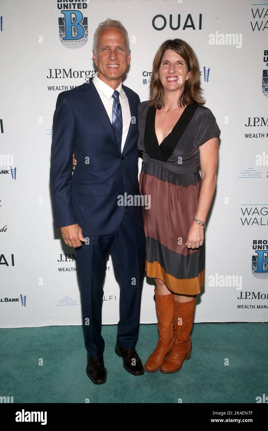 Los Angeles, Ca. 1st Oct, 2022. Patrick Fabian, Mandy Fabian at the ...