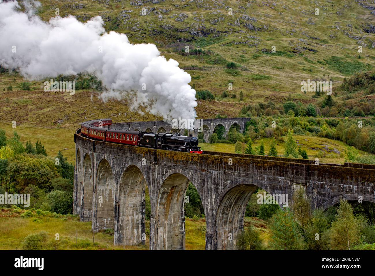 JACOBITE STEAM TRAIN GLENFINNAN VIADUCT SCOTLAND ENGINE WITH LARGE ...
