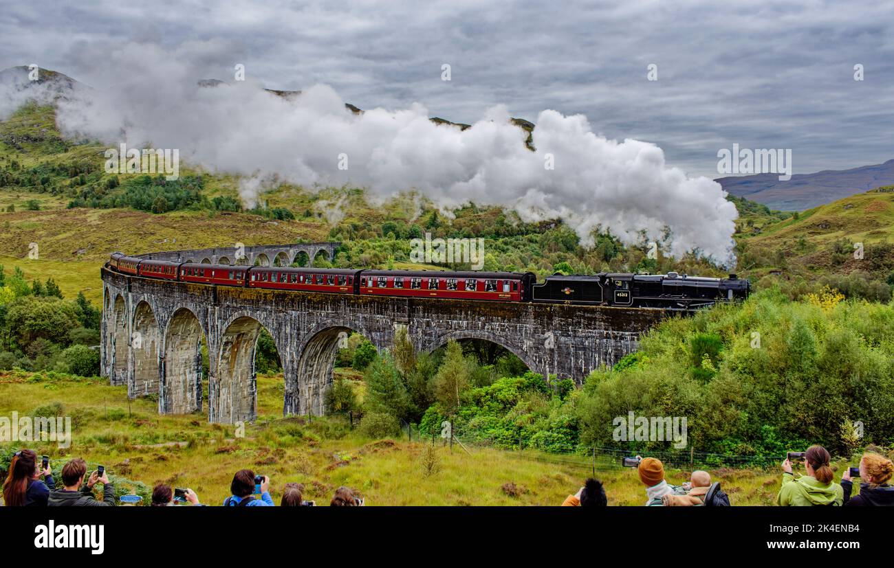 JACOBITE STEAM TRAIN GLENFINNAN VIADUCT SCOTLAND SPECTATORS AND THE ...