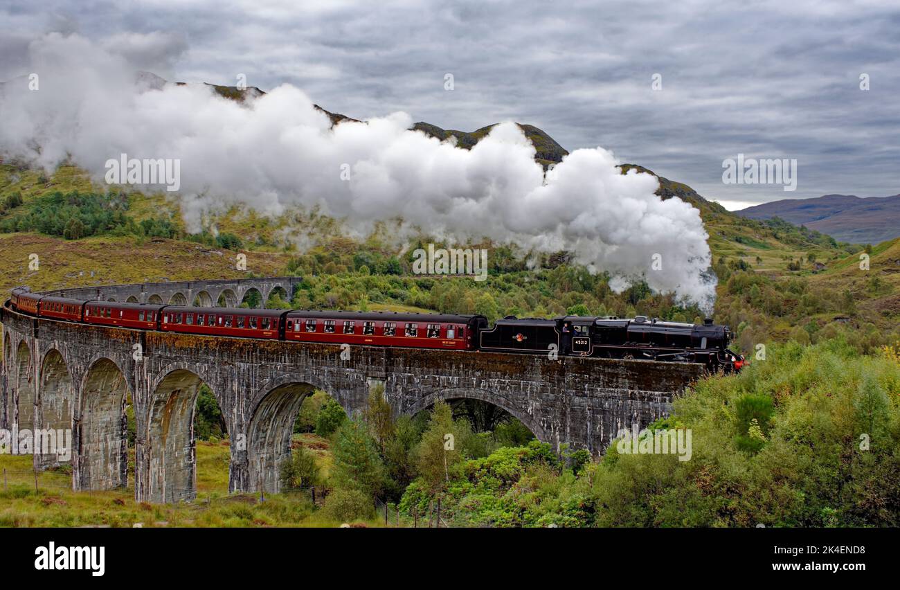 JACOBITE STEAM TRAIN GLENFINNAN VIADUCT SCOTLAND THE ENGINE CROSSING ...