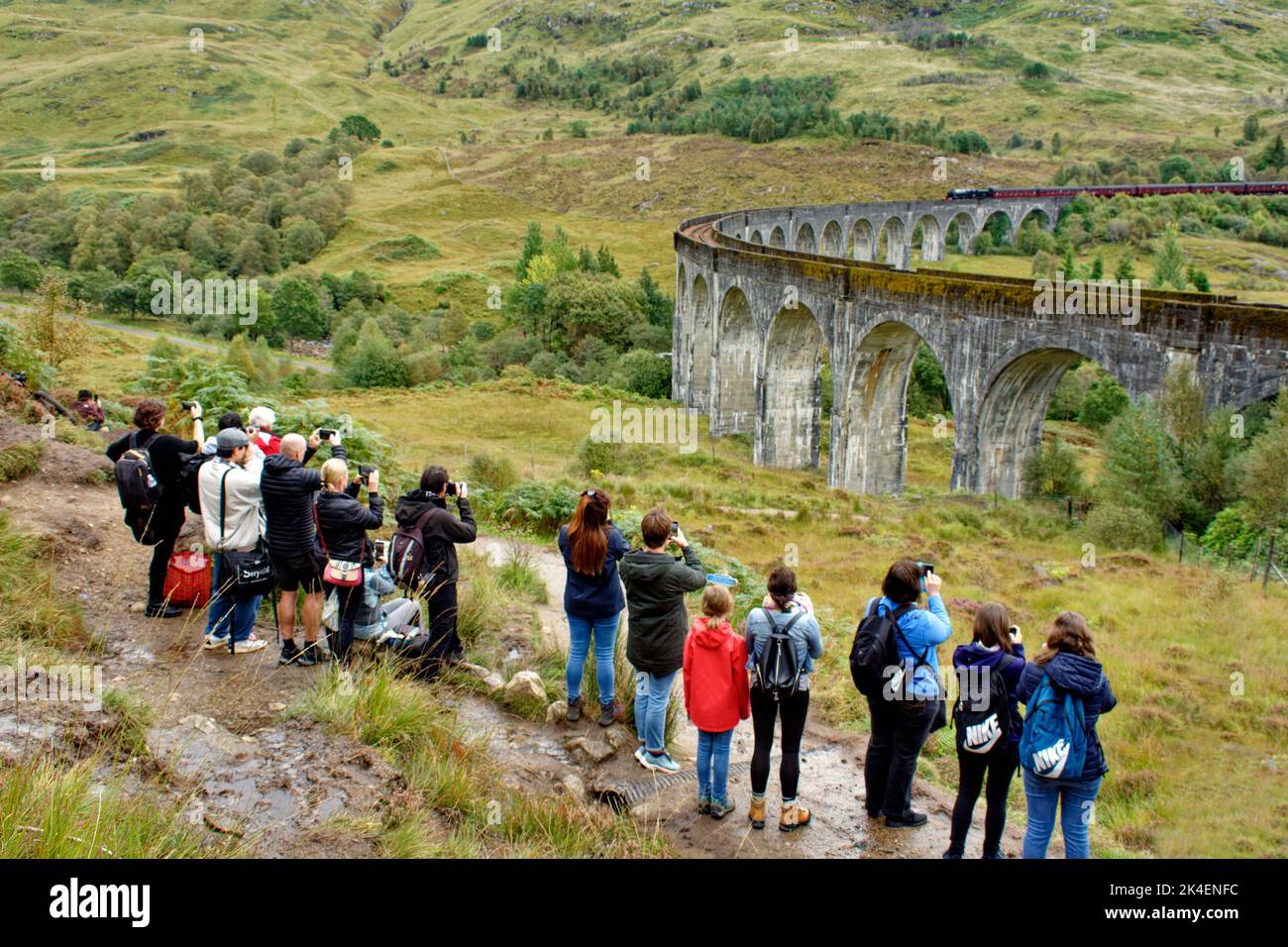 JACOBITE STEAM TRAIN GLENFINNAN VIADUCT SCOTLAND TOURISTS AND ...