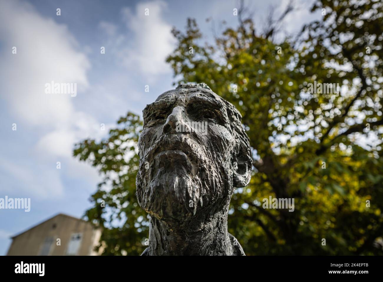 Vincent van Gogh statue, St. Paul de Mausole, San Remy, Provence ...