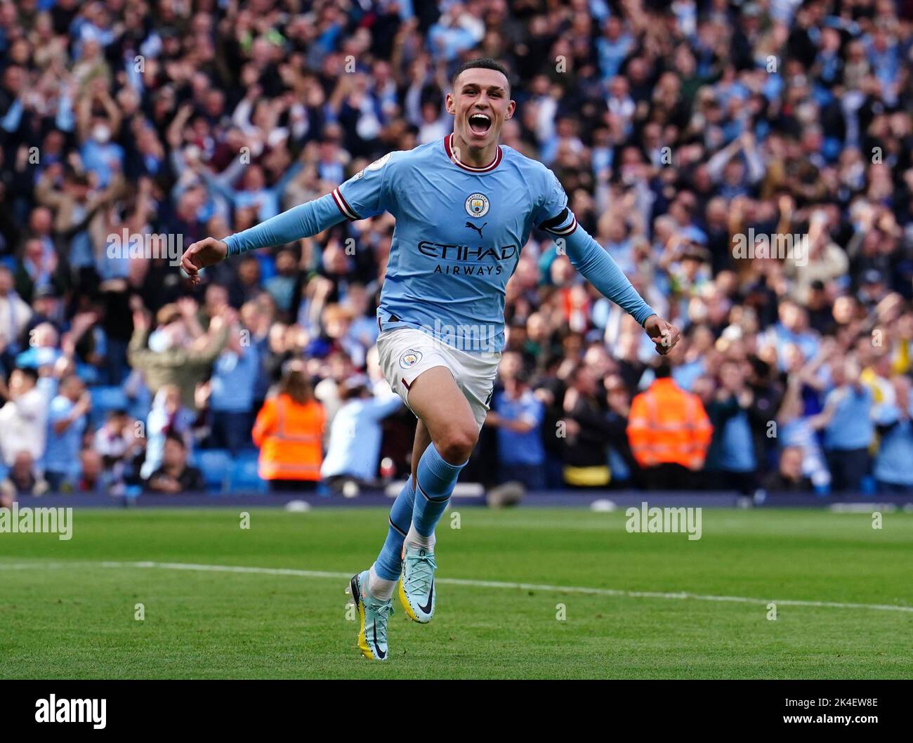 Manchester City's Phil Foden celebrates scoring their side's fourth ...