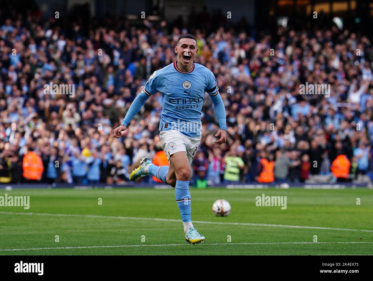 Manchester City's Phil Foden celebrates scoring their side's fourth ...