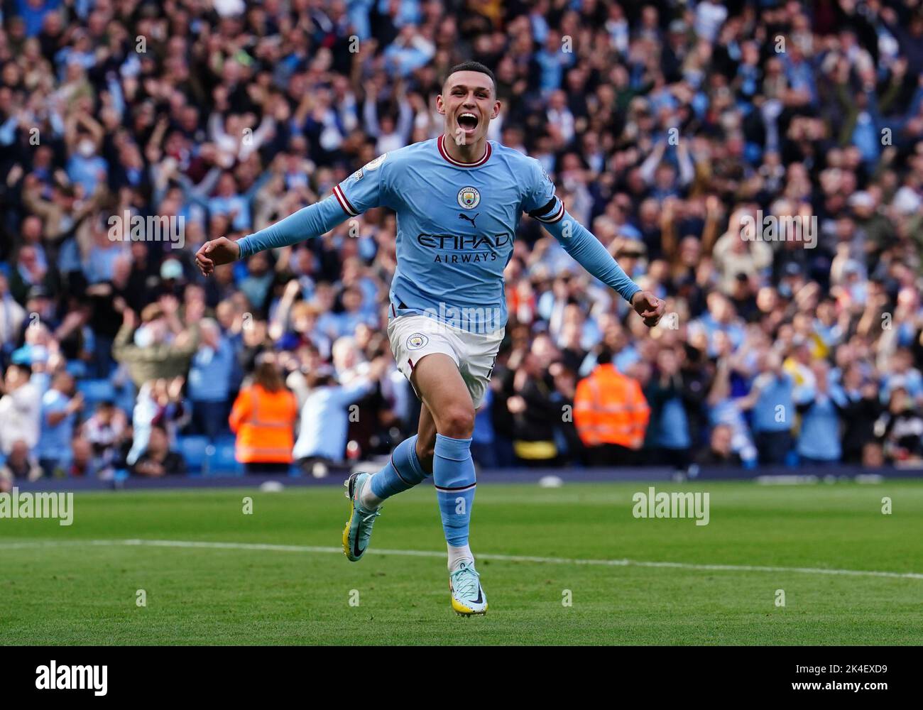 Manchester City's Phil Foden celebrates scoring their side's fourth ...