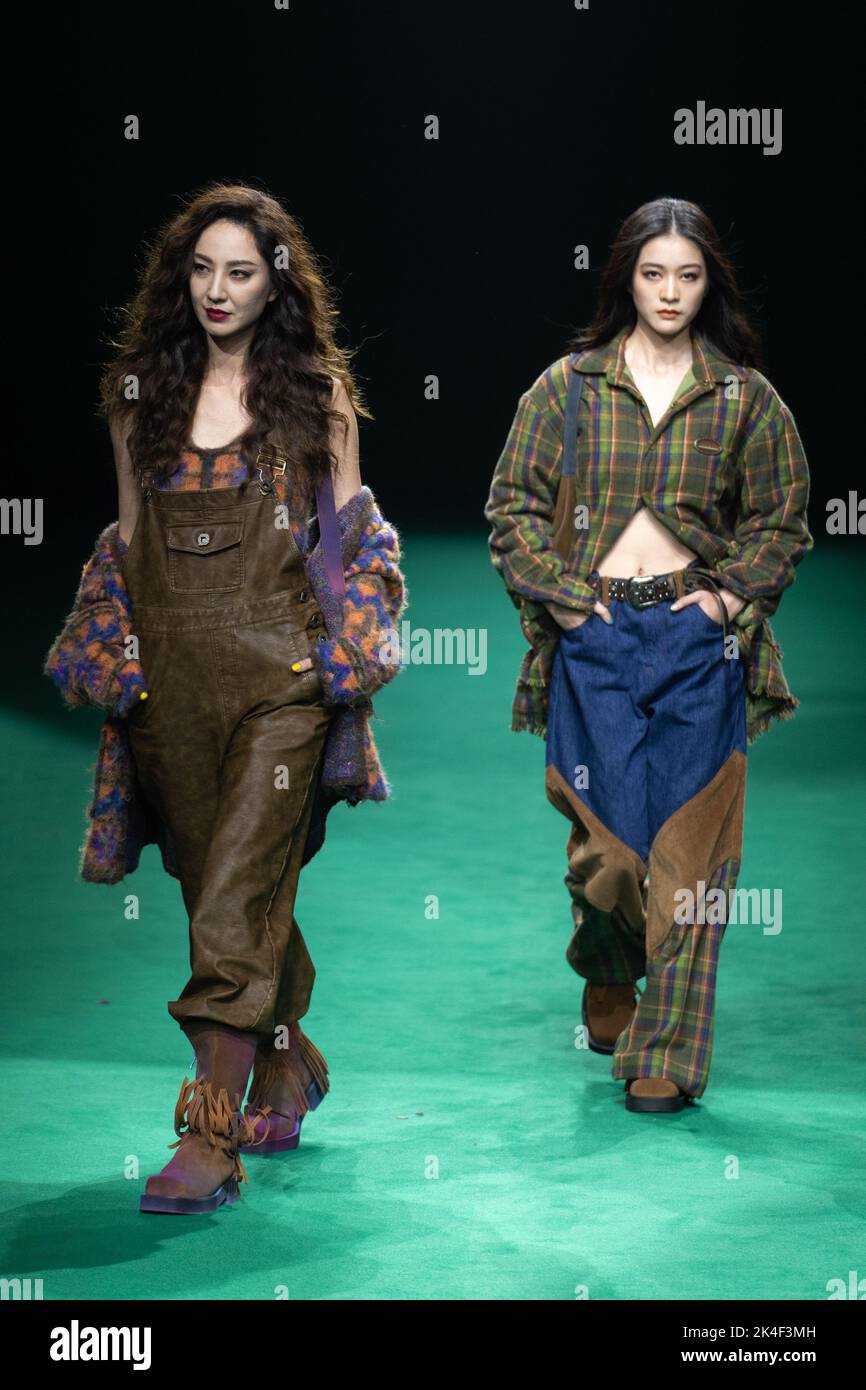 SHANGHAI, CHINA - SEPTEMBER 30, 2022 - Singer Yumiko cheng (L) and ...
