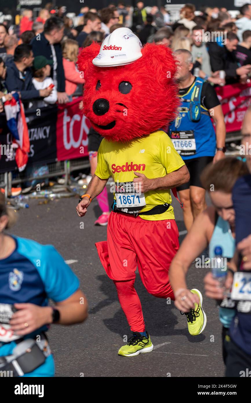 Tower Hill, London, UK. 2nd Oct, 2022. Around 50,000 people are taking ...