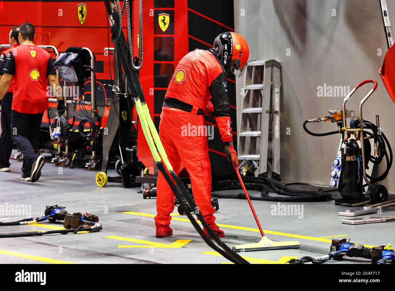 Ferrari mechanic in the pits. 02.10.2022. Formula 1 World Championship ...
