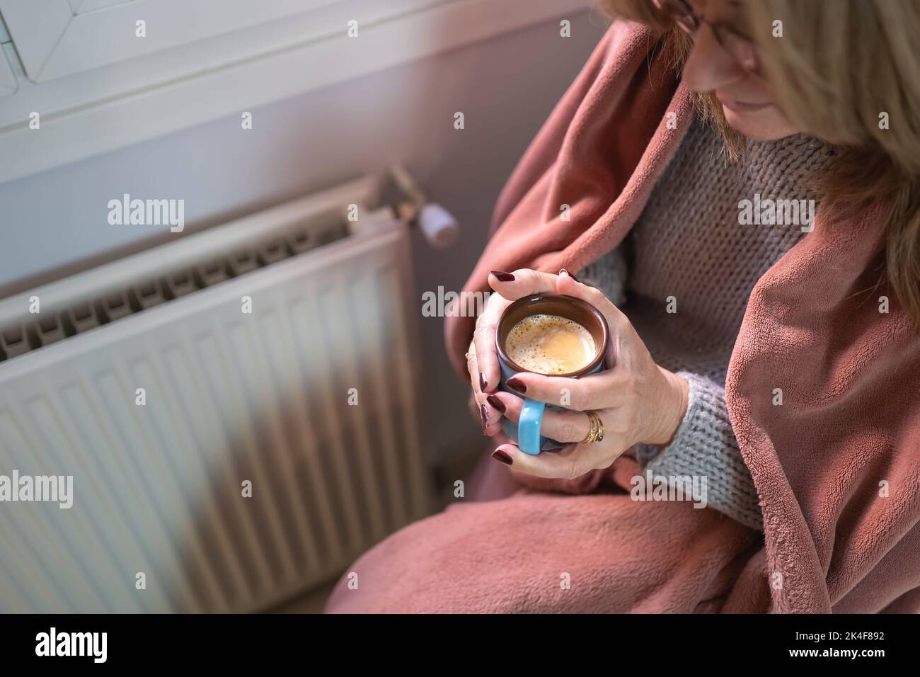 Cold blanket home hi-res stock photography and images - Alamy