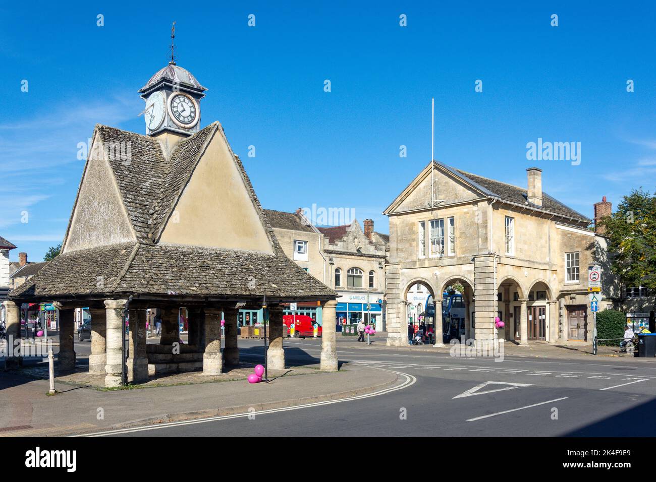 Witney Town Hall and Buttercross, Market Square, Witney, Oxfordshire ...