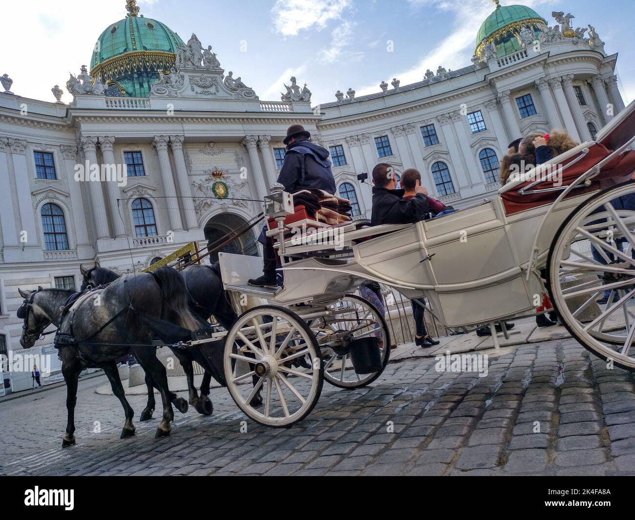 Vienna carriage ride hofburg palace hi-res stock photography and images ...