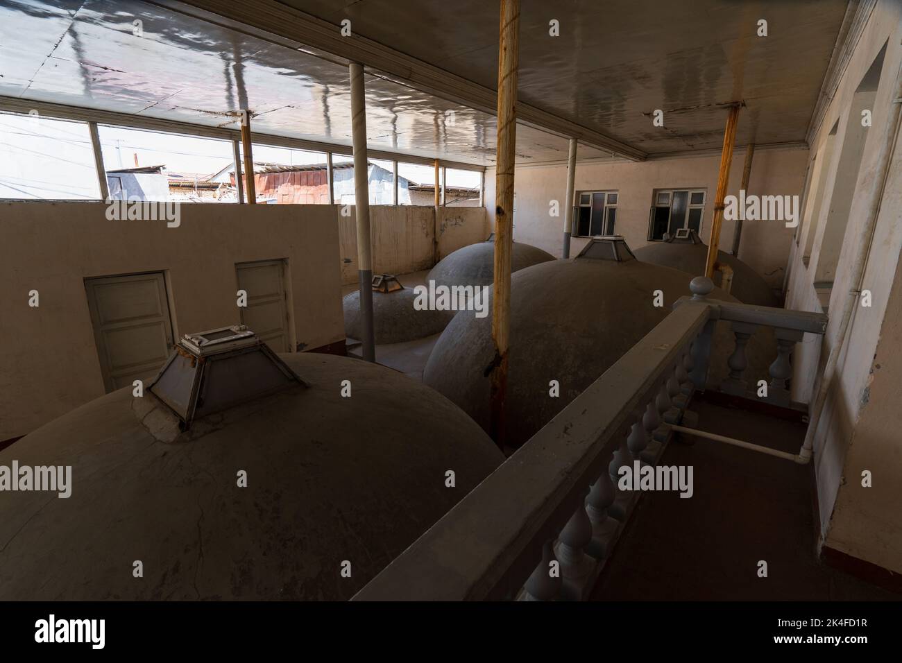 Traditional hammam in Samarkand old town mahalla Stock Photo - Alamy