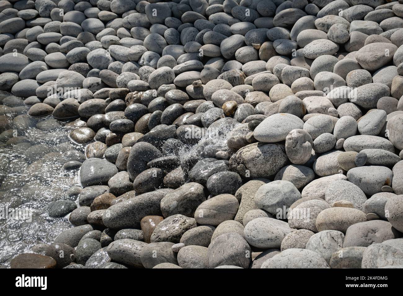 Flowing water round stone hi-res stock photography and images - Alamy
