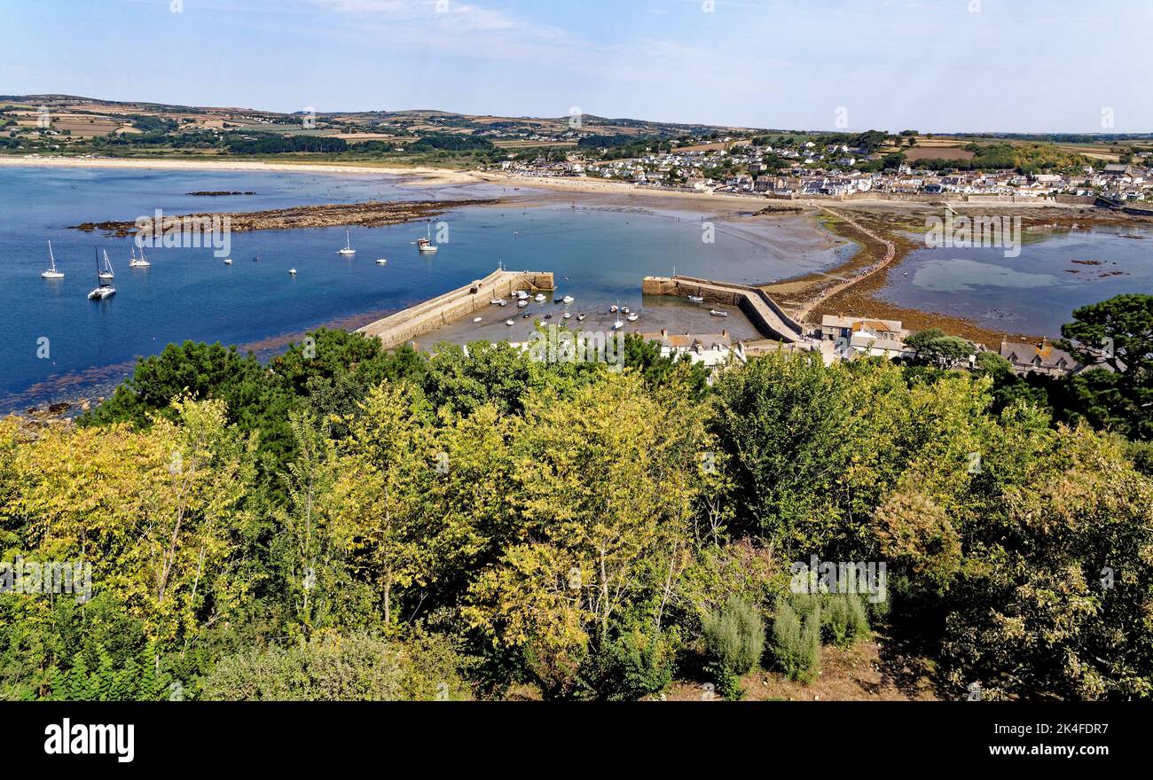 Iconic landmark of St. Michael Mount harbor. Marazion - Cornwall ...