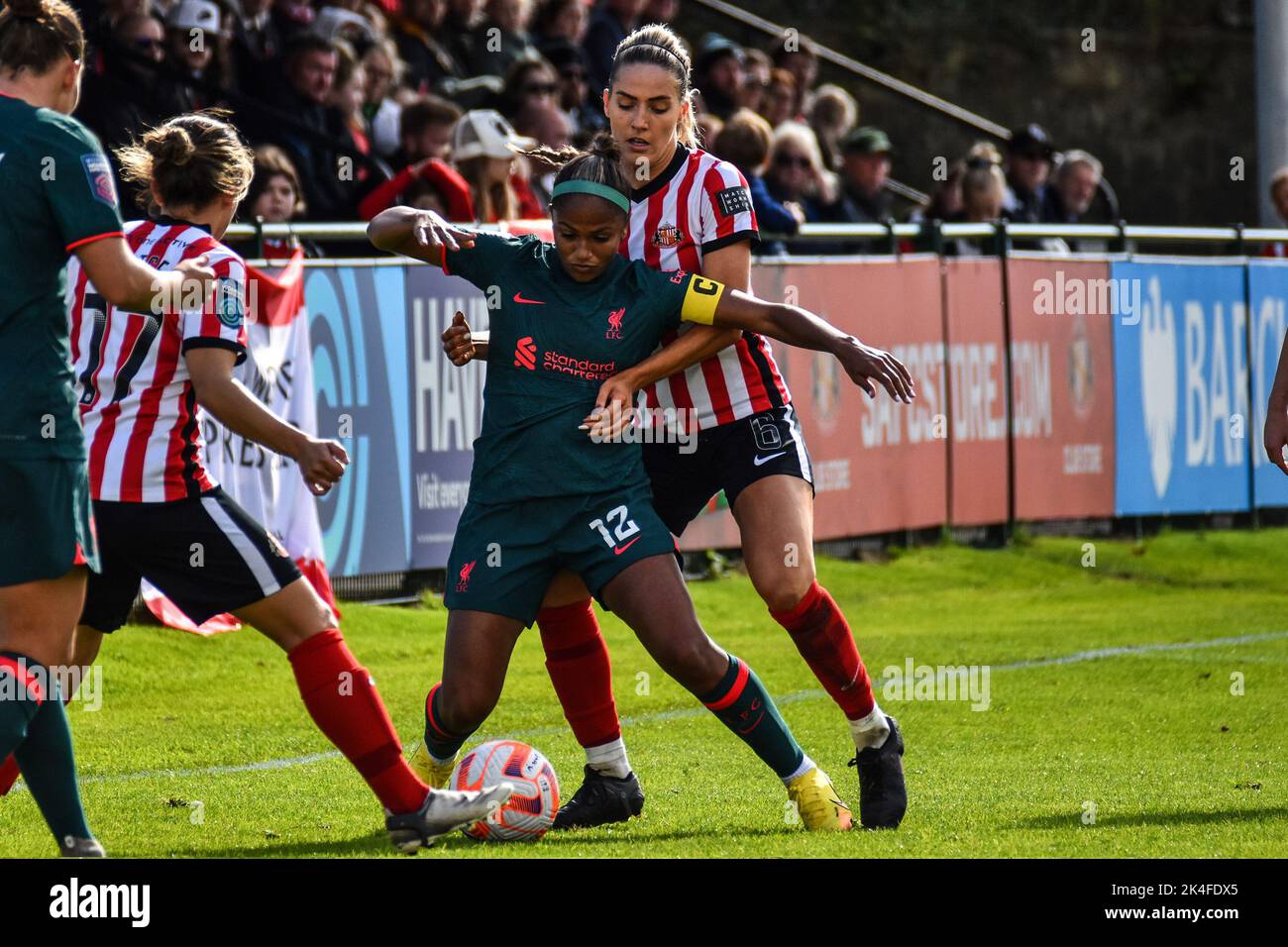 Louise Griffiths (#6) of Sunderland Women challenges Liverpool Women's ...