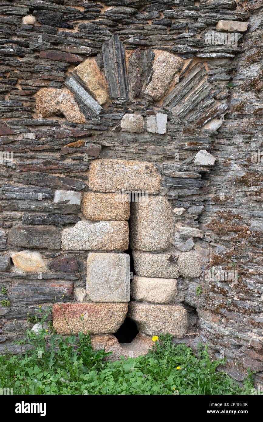 Pouance castle embrasure Stock Photo - Alamy