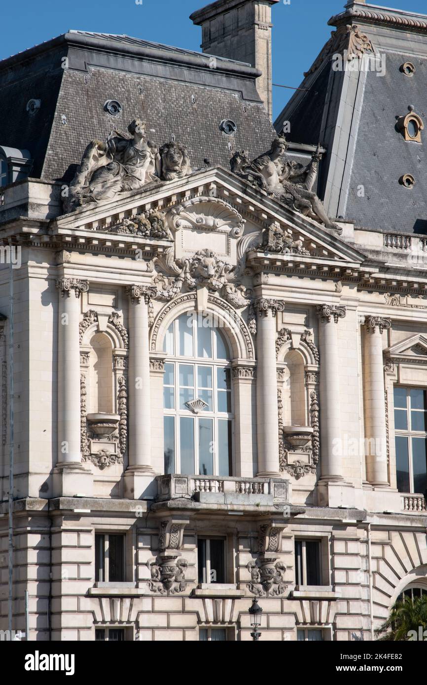 Engaged ionic columns hi-res stock photography and images - Alamy