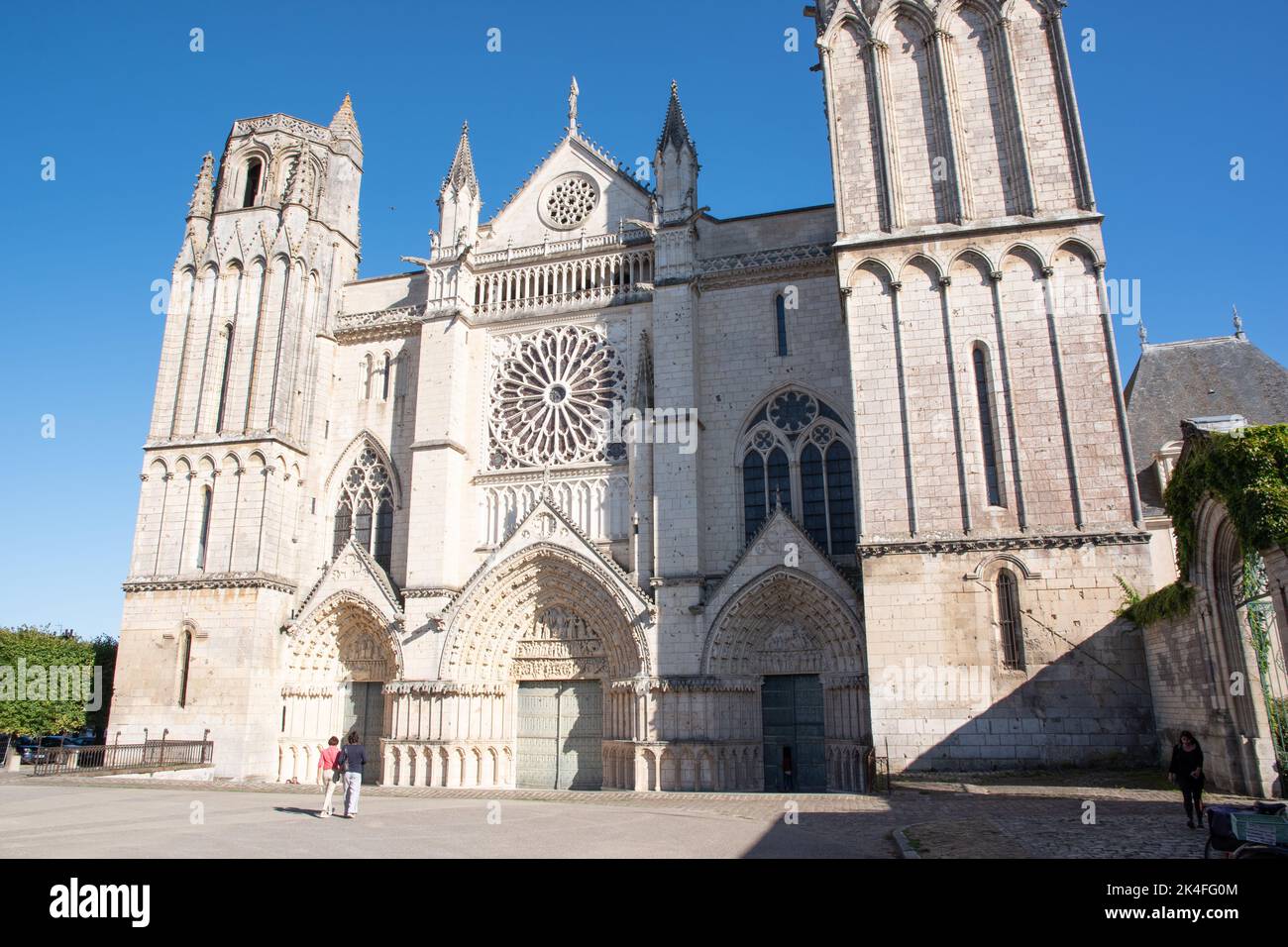 Cathedral with rose window hi-res stock photography and images - Alamy