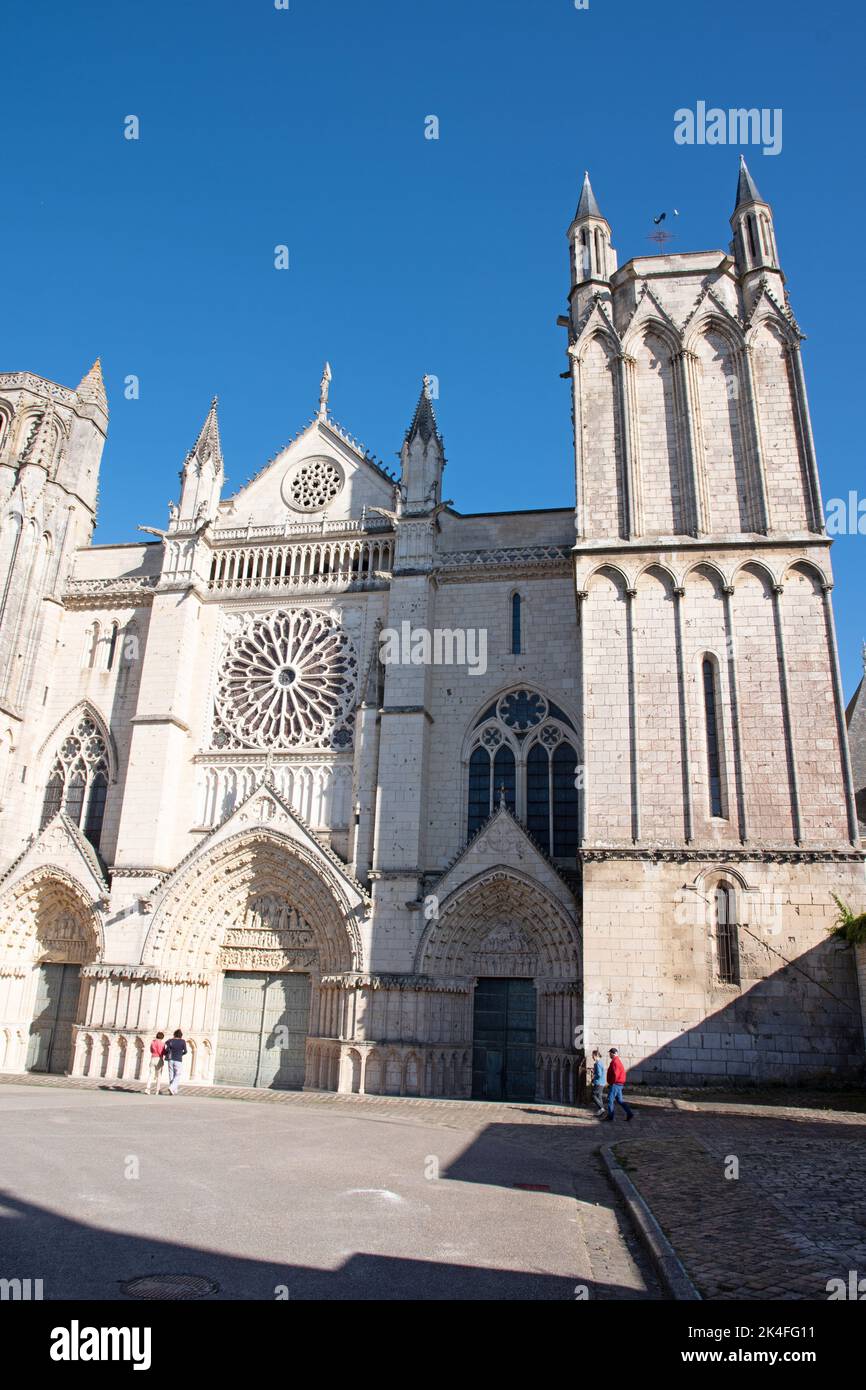 Cathedral with rose window hi-res stock photography and images - Alamy