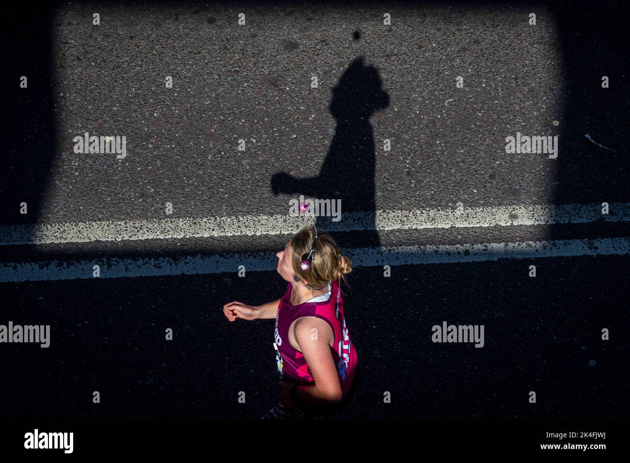 London marathon 2022 october runners hi-res stock photography and images - Alamy