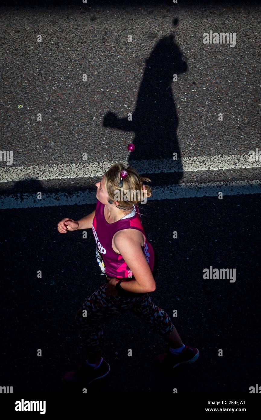 London marathon 2022 october runners hi-res stock photography and images - Alamy